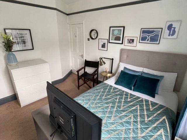 Apartment at Vaughan Road, Greater London