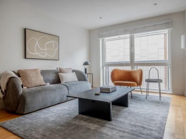 Apartment at Vauxhall Bridge Road, City of Westminster