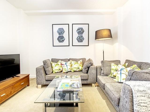 Apartment at Vauxhall Bridge Road, City of Westminster