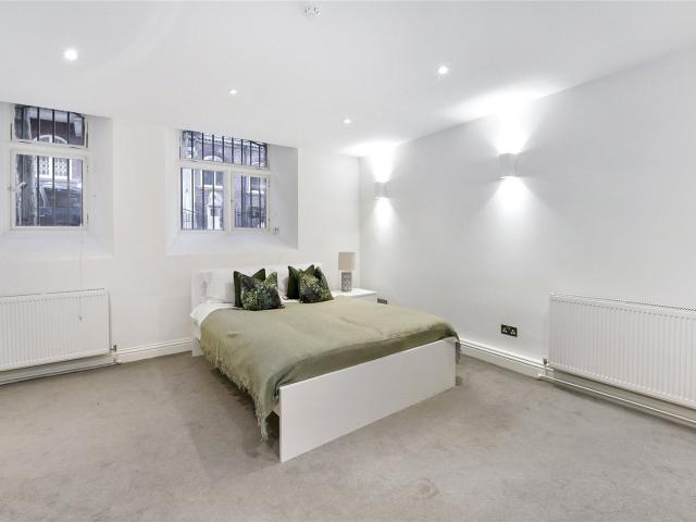 Apartment at Vauxhall Bridge Road, City of Westminster