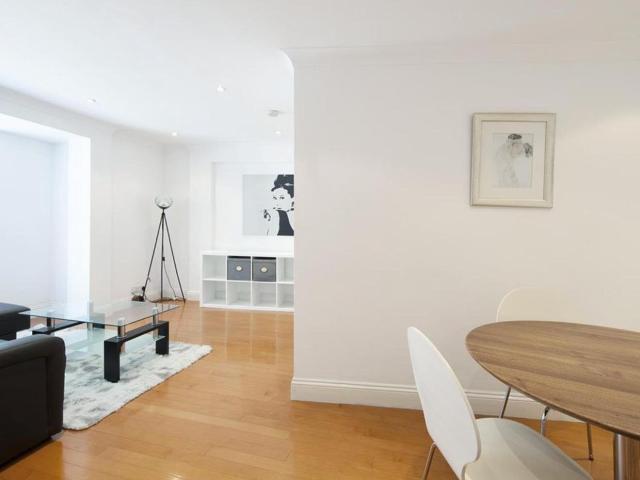 Apartment at Vauxhall Bridge Road, City of Westminster