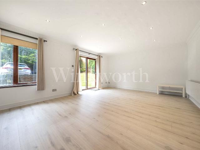 Apartment at Vale Rise, Greater London