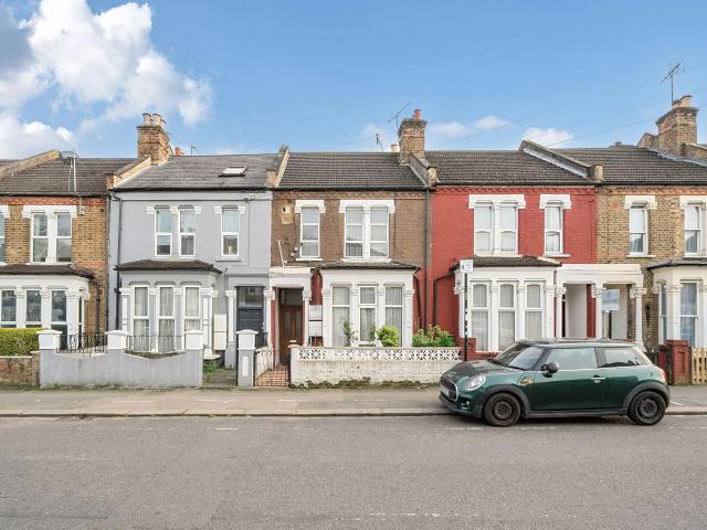 Apartment at Vale Road, Greater London