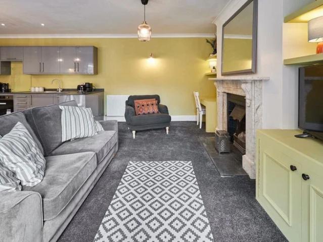 Apartment at Valley Road, Scarborough