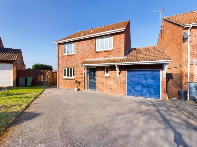 Apartment at Van Dyck Close, Basingstoke and Deane