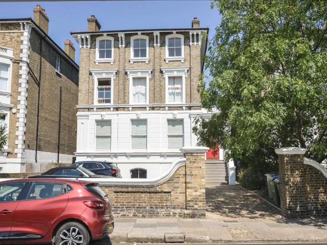 Apartment at Vanbrugh Park, Greater London