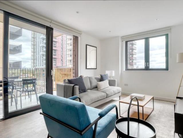 Apartment at Vanguard Way, Greater London