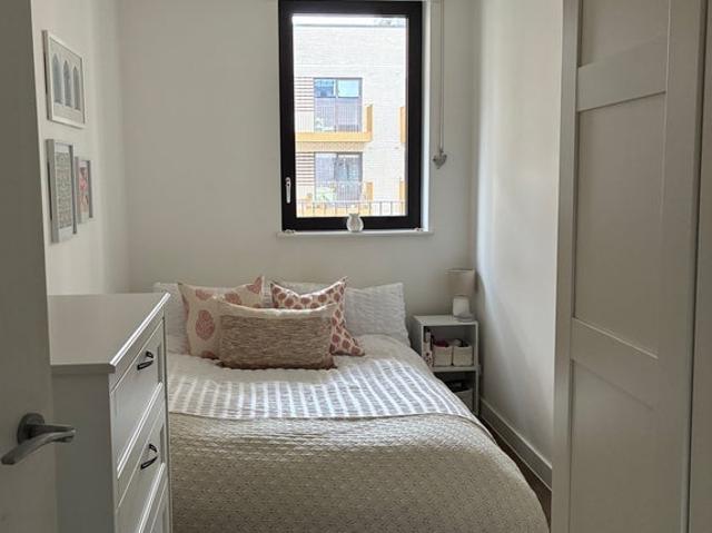 Apartment at Vanguard Way, Greater London