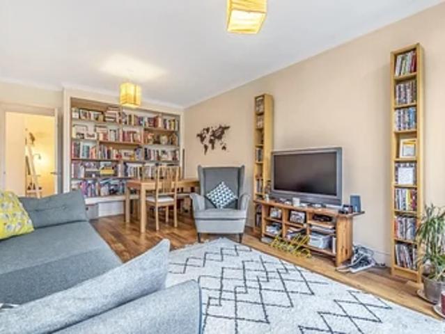 Apartment at Vandyke Close, Greater London