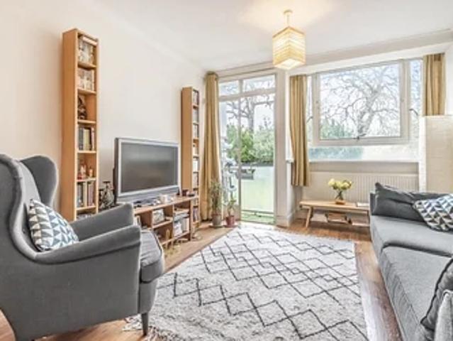 Apartment at Vandyke Close, Greater London