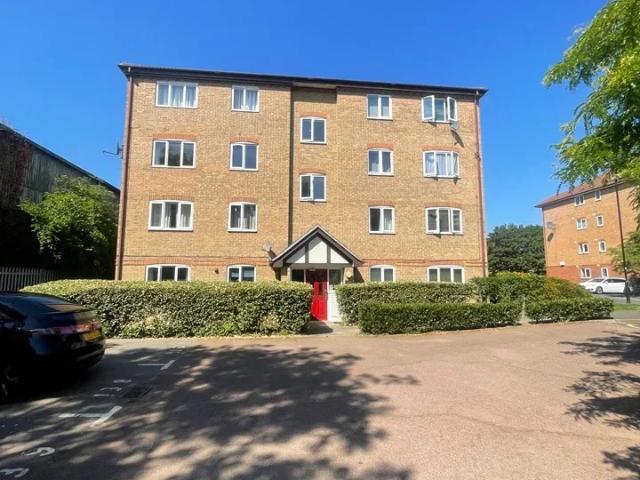 Apartment at Varsity Drive, Greater London