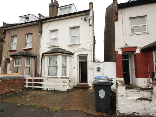 Apartment at Verulam Avenue, Greater London