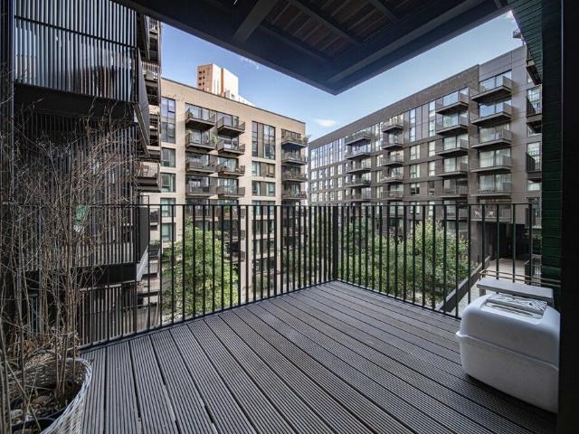 Apartment at Viaduct Gardens, Greater London