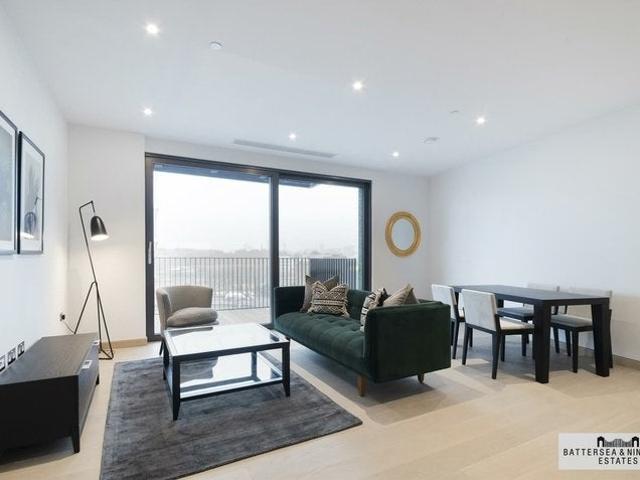 Apartment at Viaduct Gardens, Greater London