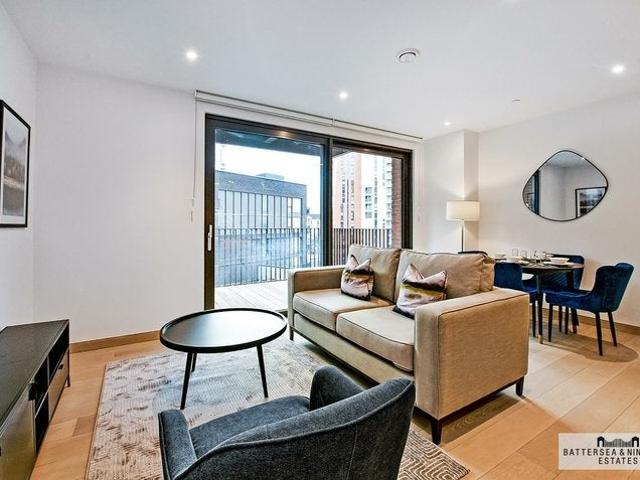 Apartment at Viaduct Gardens, Greater London