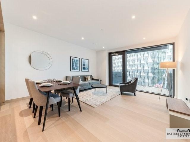 Apartment at Viaduct Gardens, Greater London