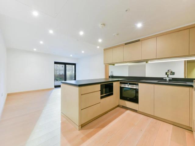 Apartment at Viaduct Gardens, Greater London