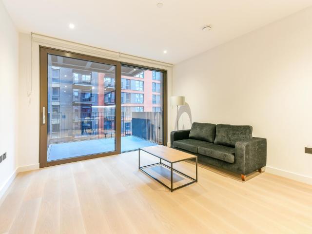 Apartment at Viaduct Gardens, Greater London
