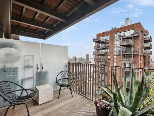 Apartment at Viaduct Gardens, Greater London