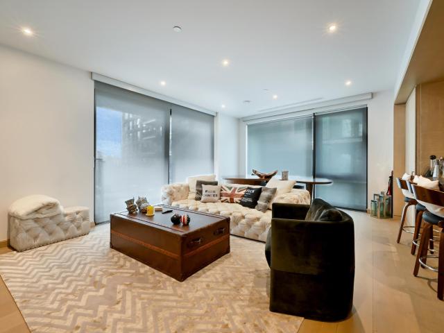 Apartment at Viaduct Gardens, Greater London