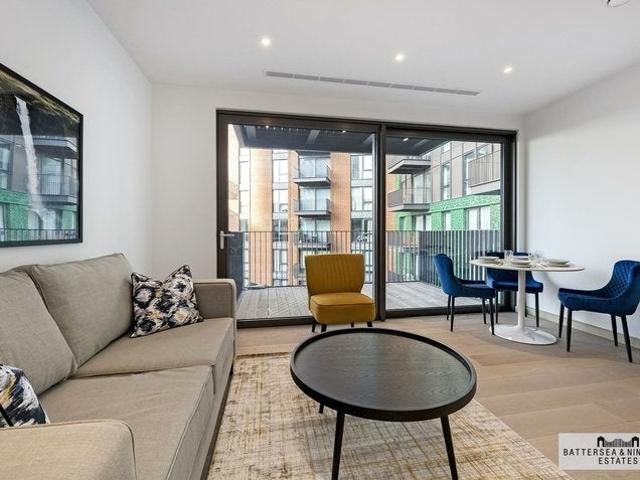 Apartment at Viaduct Gardens, Greater London