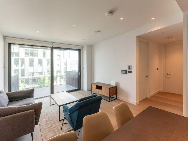 Apartment at Viaduct Gardens, Greater London