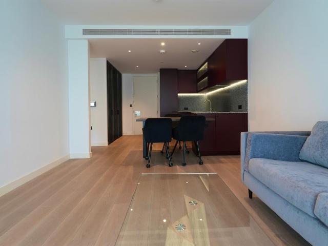 Apartment at Viaduct Gardens, Greater London