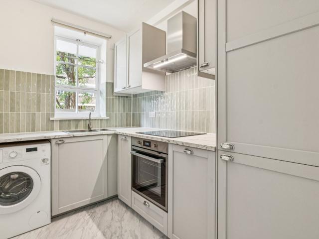 Apartment at Vicarage Crescent, Greater London