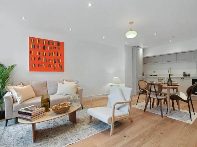 Apartment at Vicarage Gate, Greater London