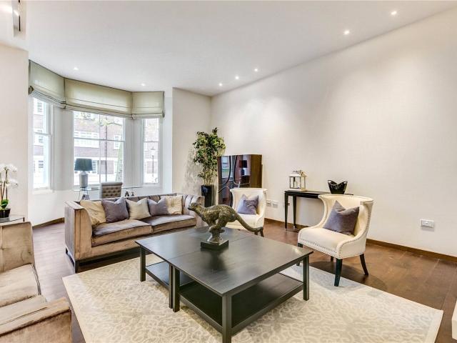 House at Vicarage Gate, Greater London