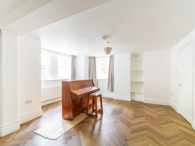 Apartment at Vicarage Walk, Greater London