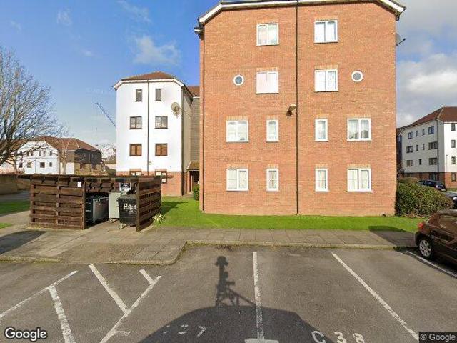 Apartment at Vicars Bridge Close, Greater London