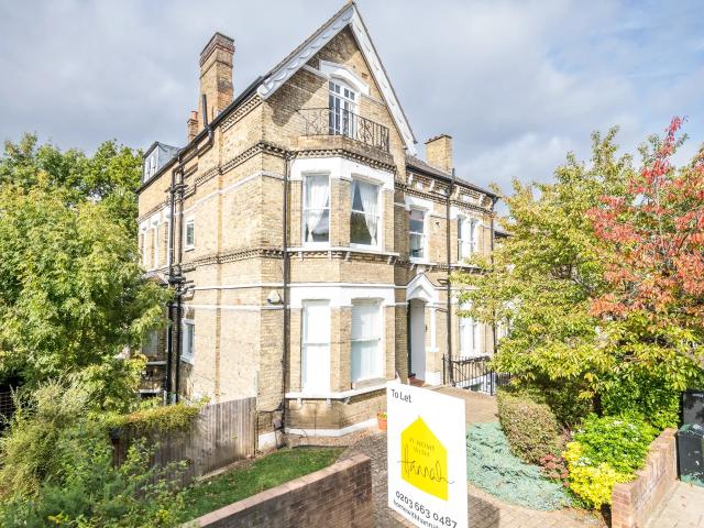 Apartment at Victoria Crescent, Greater London