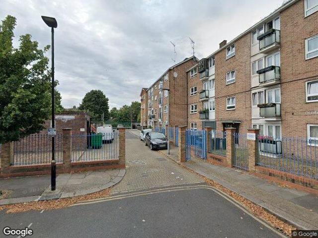 Apartment at Victoria Avenue, Greater London