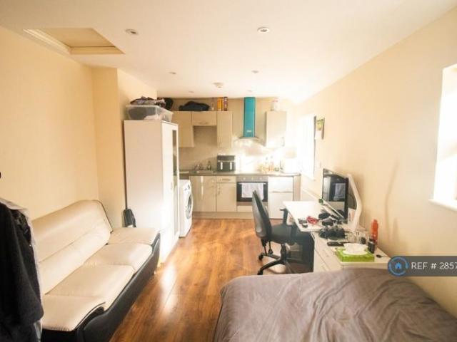 Apartment at Victoria Avenue, Leicester