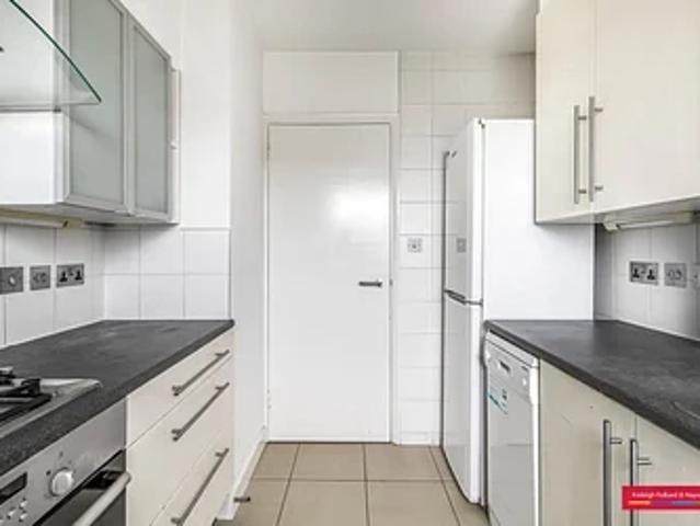 Apartment at Victoria Grove, Greater London