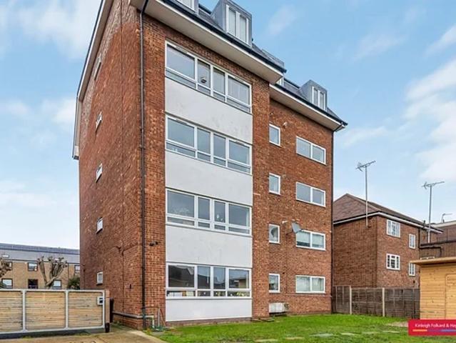 Apartment at Victoria Grove, Greater London
