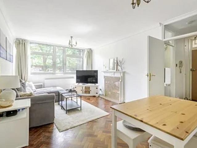 Apartment at Victoria Drive, Greater London
