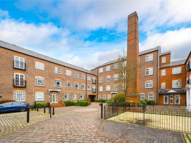 Apartment at Victoria Street, St Albans