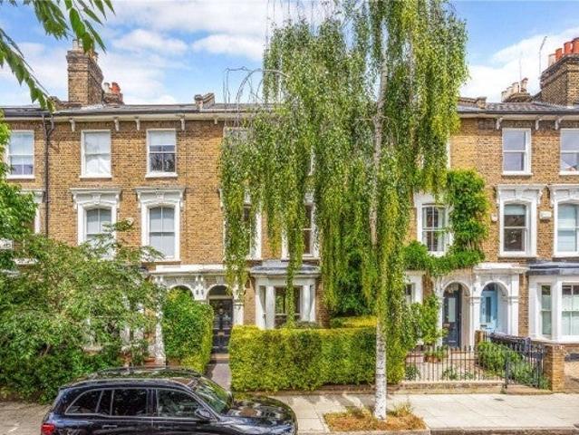 Apartment at Victoria Park Road, Greater London