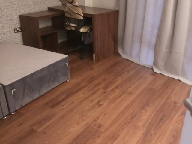 Room at Victoria Road, Greater London