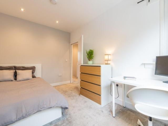 Apartment at Victoria Road, Leeds