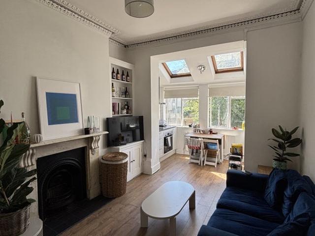 Apartment at Victoria Rise, Greater London