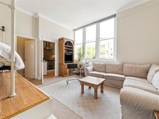 Apartment at Victoria Rise, Greater London