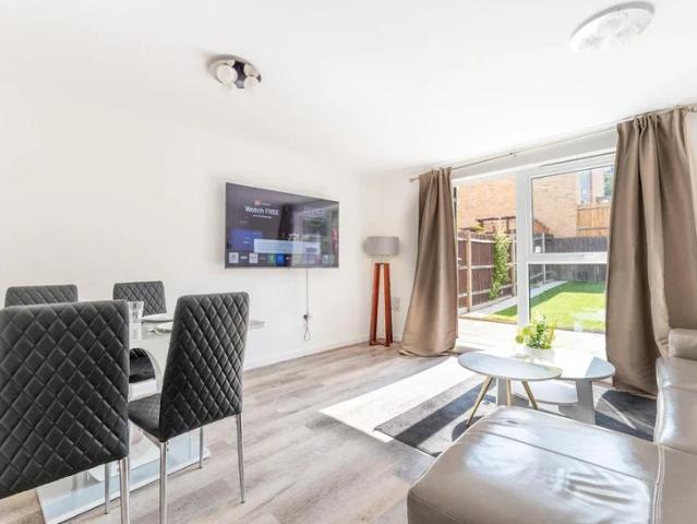 House at Victoria Way, Greater London