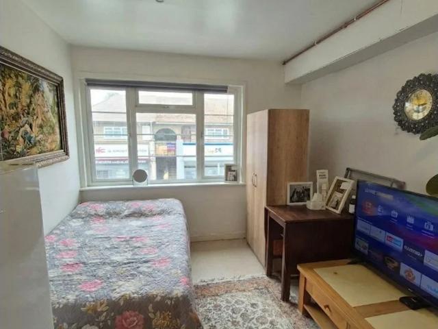 Apartment at Village Way East, Greater London
