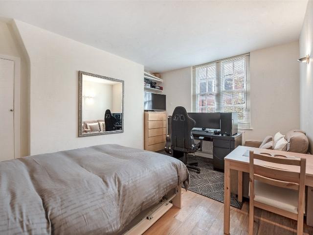 Apartment at Vincent Street, City of Westminster