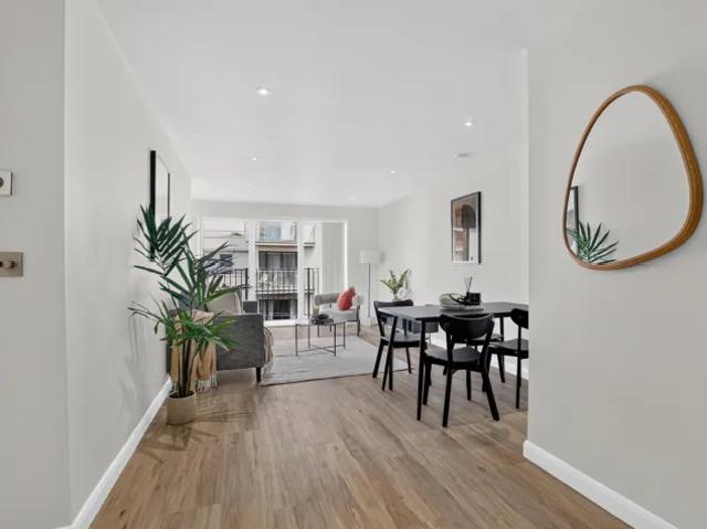 Apartment at Violet Road, Greater London