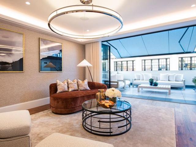 Apartment at Young Street, Greater London