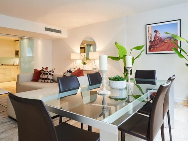 Apartment at Young Street, Greater London